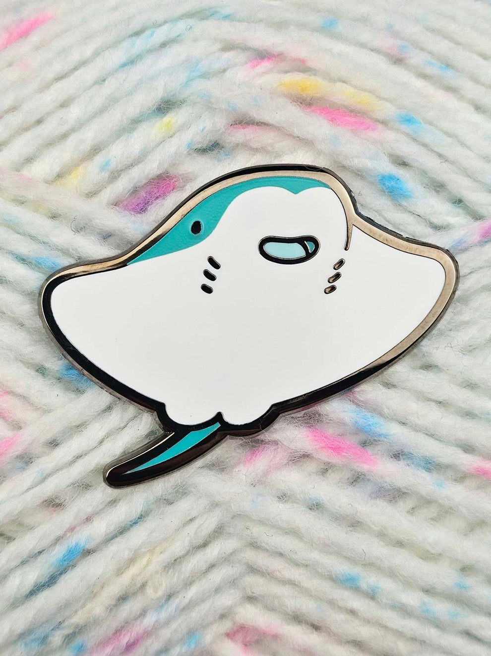 Cownose Ray Pin – Pinstachiio